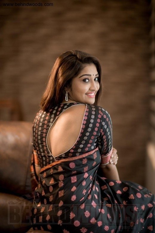 அடடே... இவர்கள்தான் சீரியல் நடிகை நீலிமா இசையின் இரு மகள்களா ...