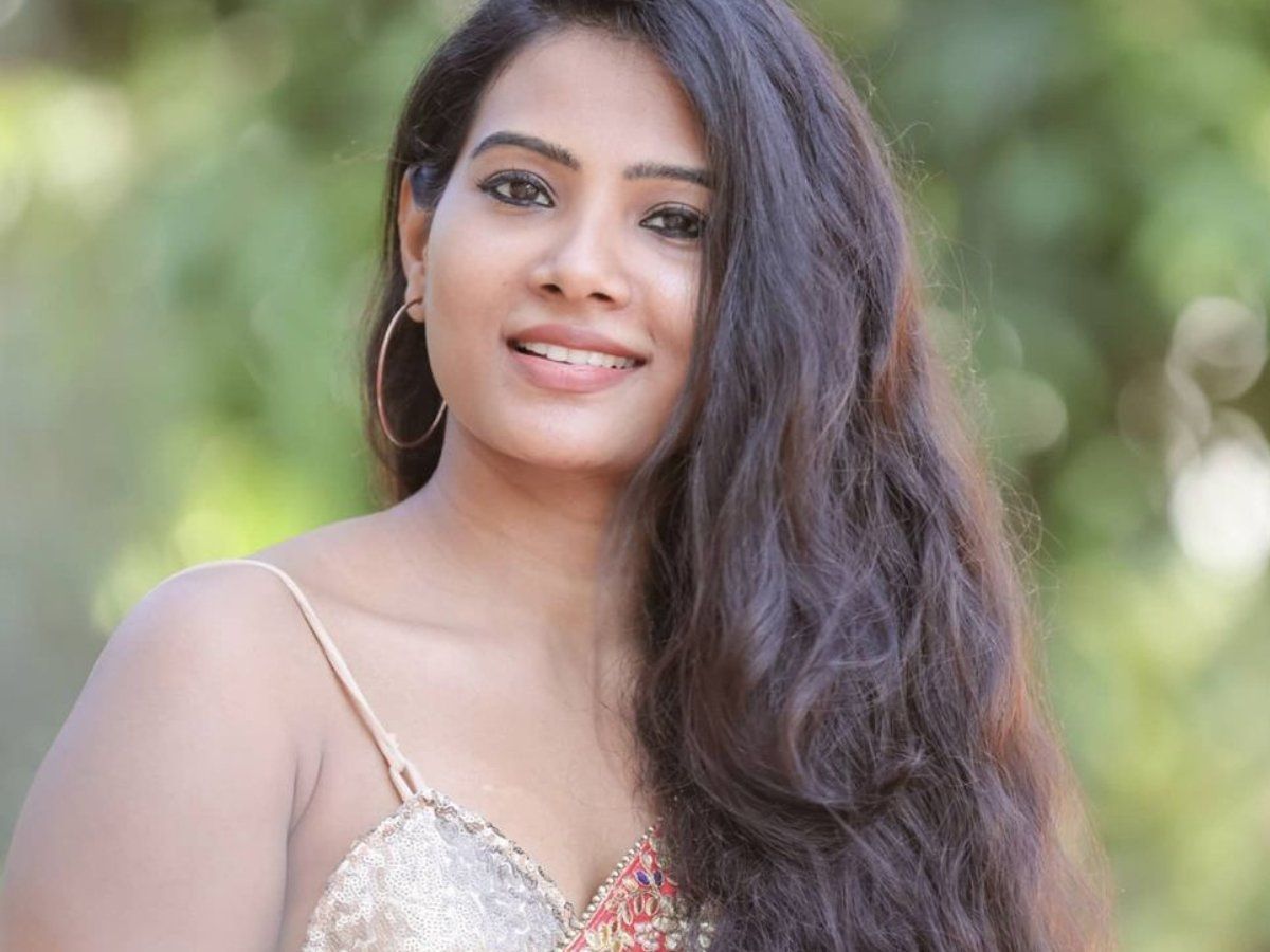 அழகோ அழகு..! திவ்யா துரைசாமி வெளியிட்டுள்ள புகைப்படங்கள்..! கண் ...