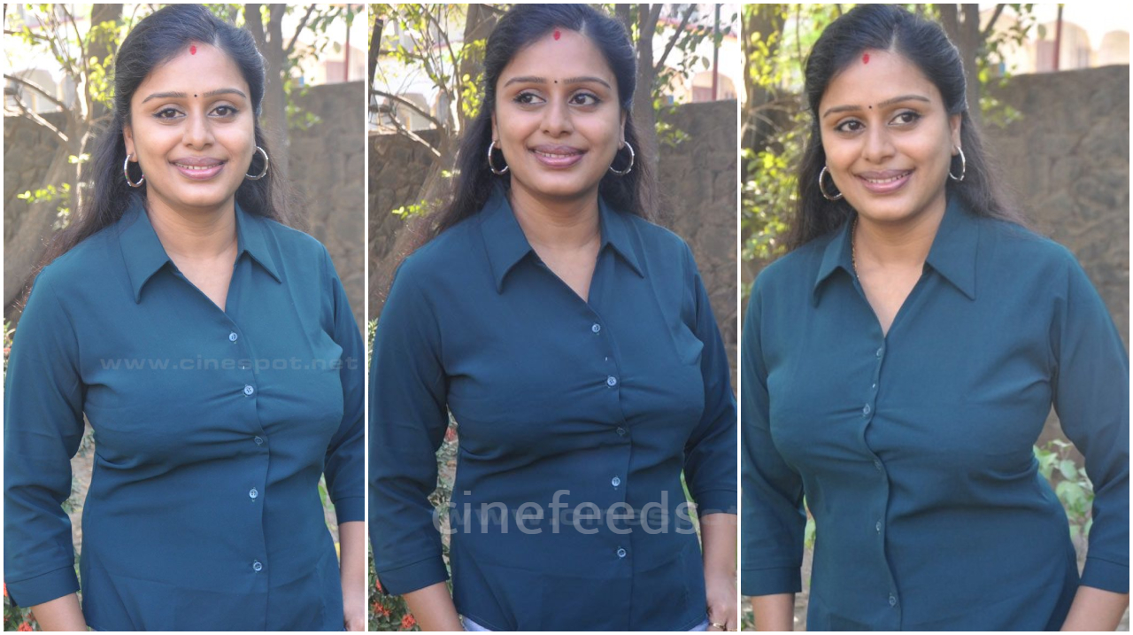 மஞ்ச கலர் சேலையில் போஸ் கொடுத்து ரசிகர்களை சுண்டி இழுக்கும் சீரியல் ...