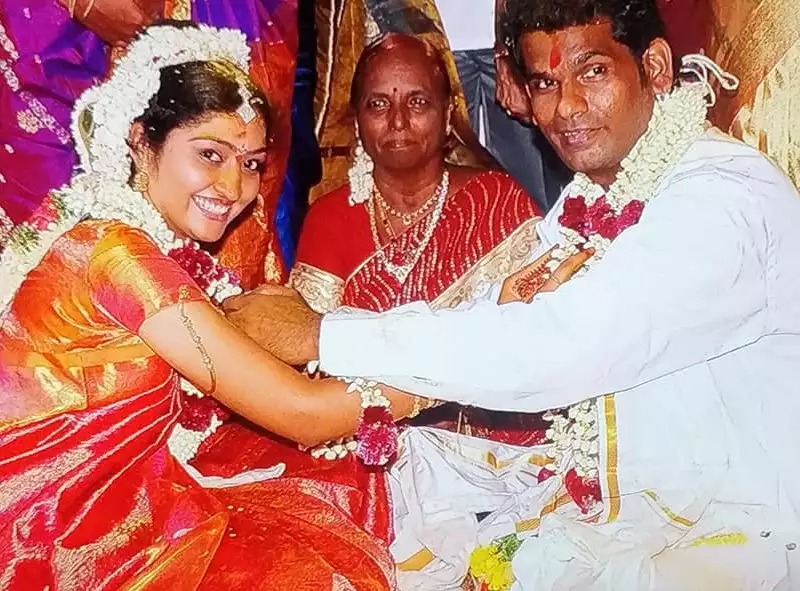 40 வயது ஆகியும் தற்போது இளம் நடிகைகளுக்கு டப் கொடுக்கும் நீலிமா ராணி ...