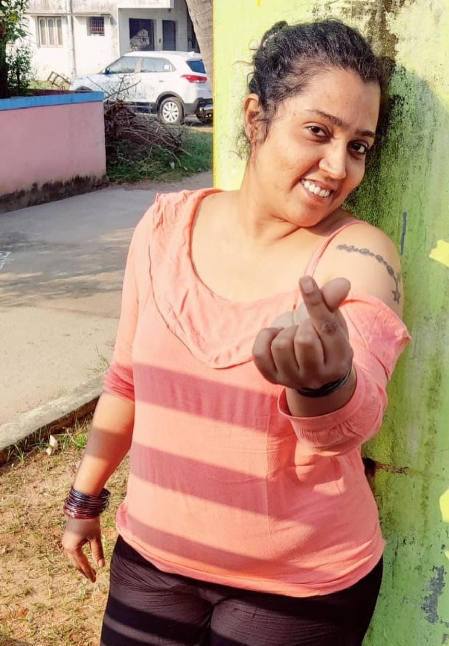மாடர்ன் டிரஸ்ஸில் கலக்கும் 'எதிர்நீச்சல் சீரியல்' நடிகை காயத்திரி ...