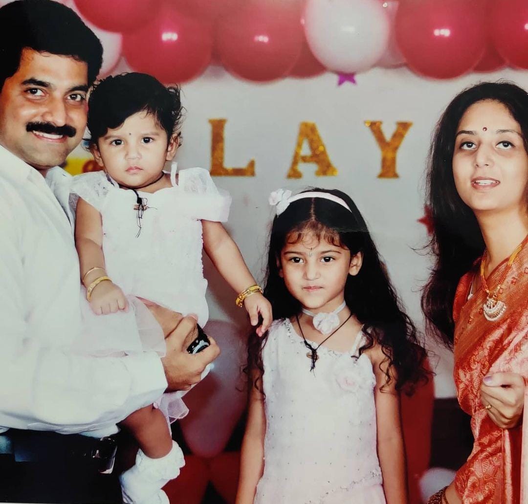 தொகுப்பாளர் விஜய் ஆதிராஜின் மனைவி மற்றும் மகள்களை பார்த்துள்ளீர்களா ...