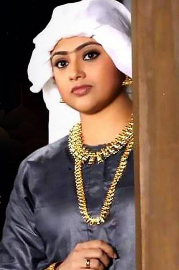 நடிகை மீனாவின் யாரும் பார்த்திராத புகைப்படங்களின் தொகுப்பு ...